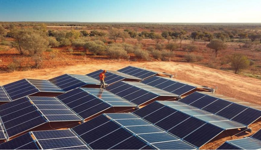 Coalition Senator Says World's Biggest Solar Farm a "Hoax on